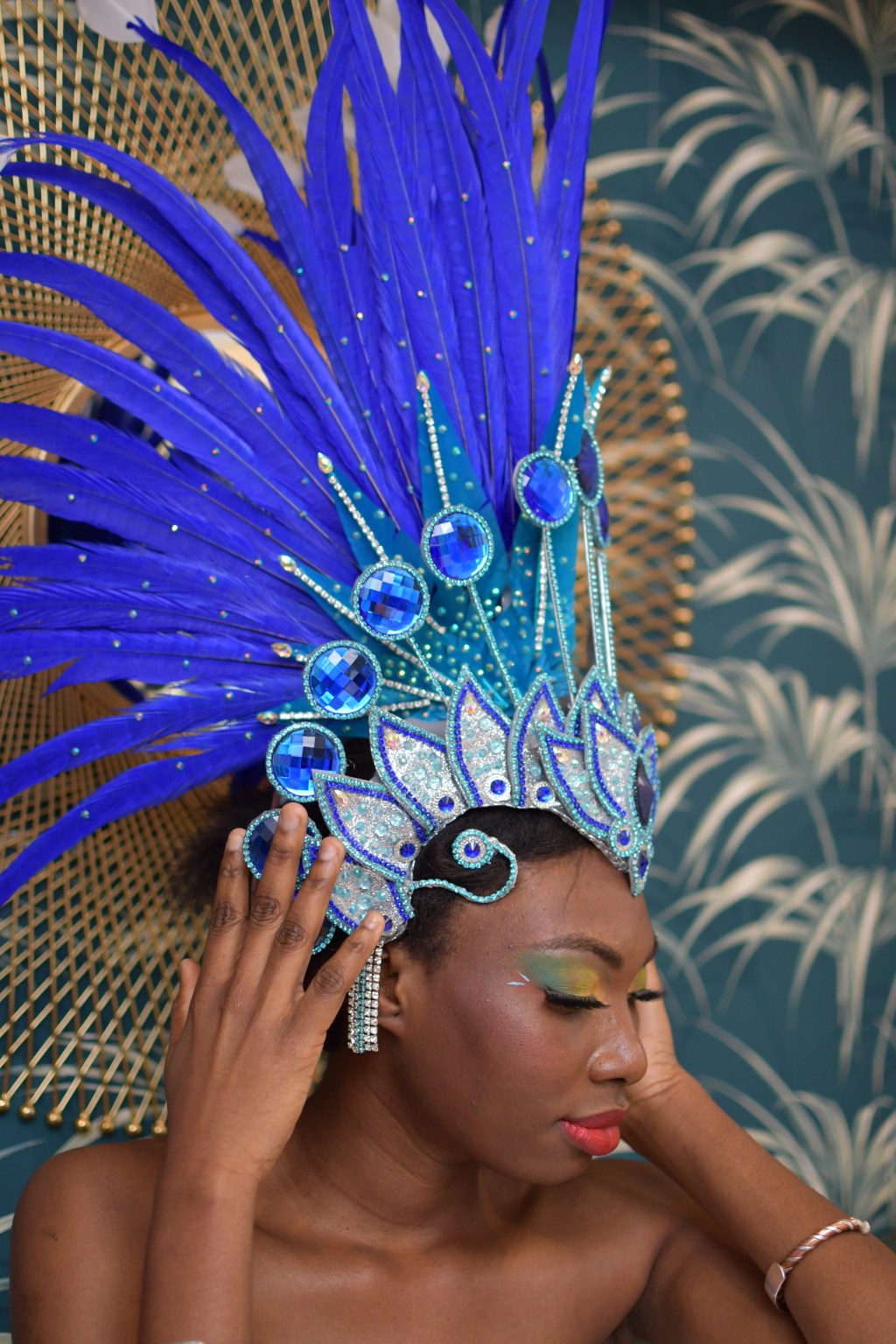 Coiffe Headdress Samba Cabaret Faisan Bleu Argent – Atelier Louise Costume