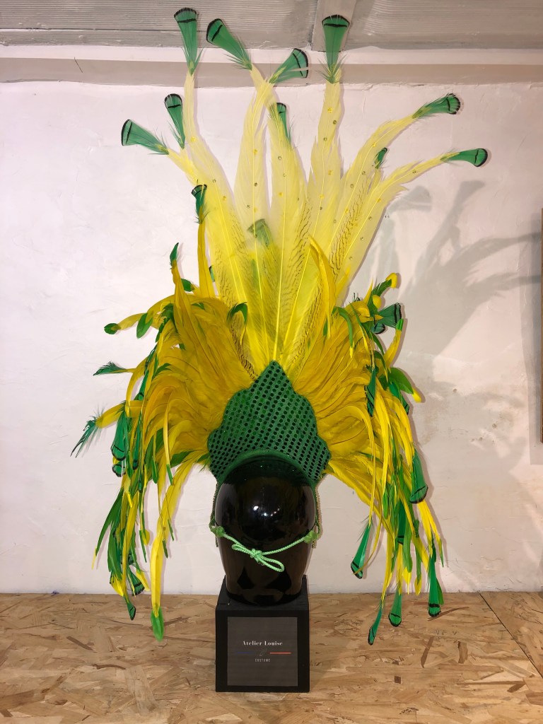 Coiffe Jaune vert Headdress Samba Cabaret Coq – Atelier Louise Costume