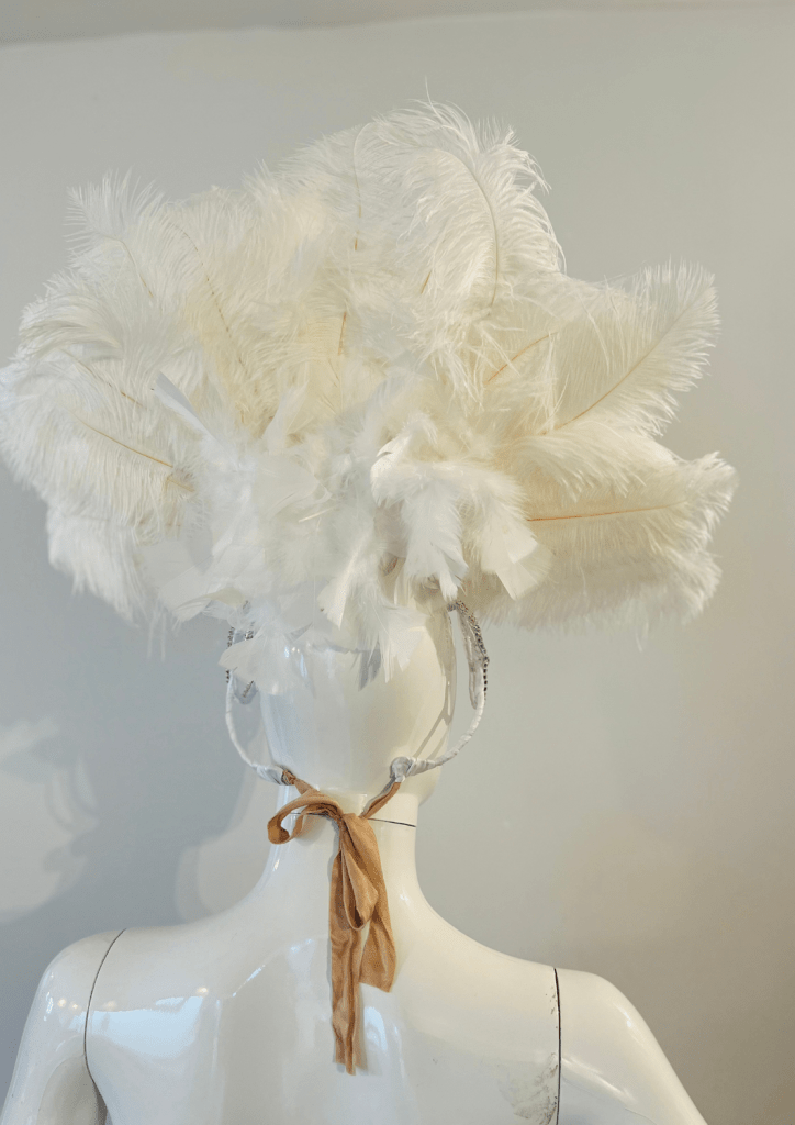 Coiffe Blanche – Atelier Louise Costume